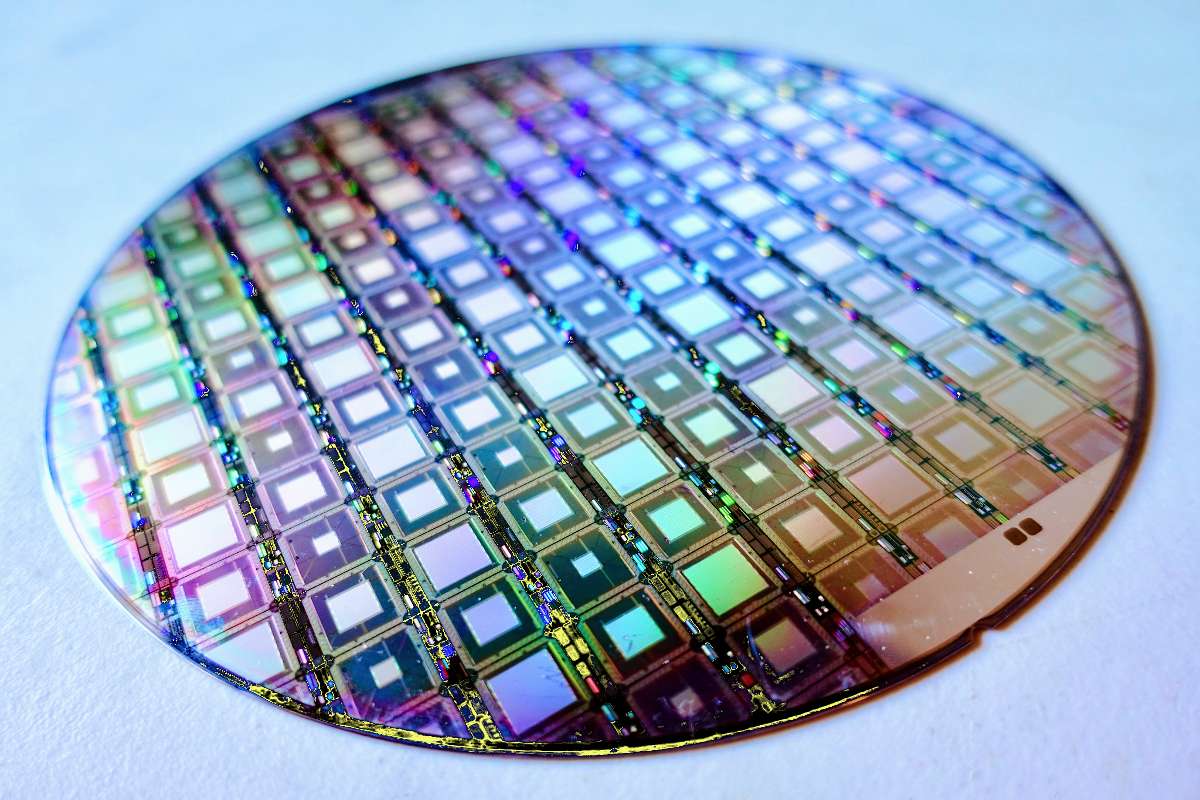 Quantum computing alla Federico II con il primo algoritmo ibrido in ...